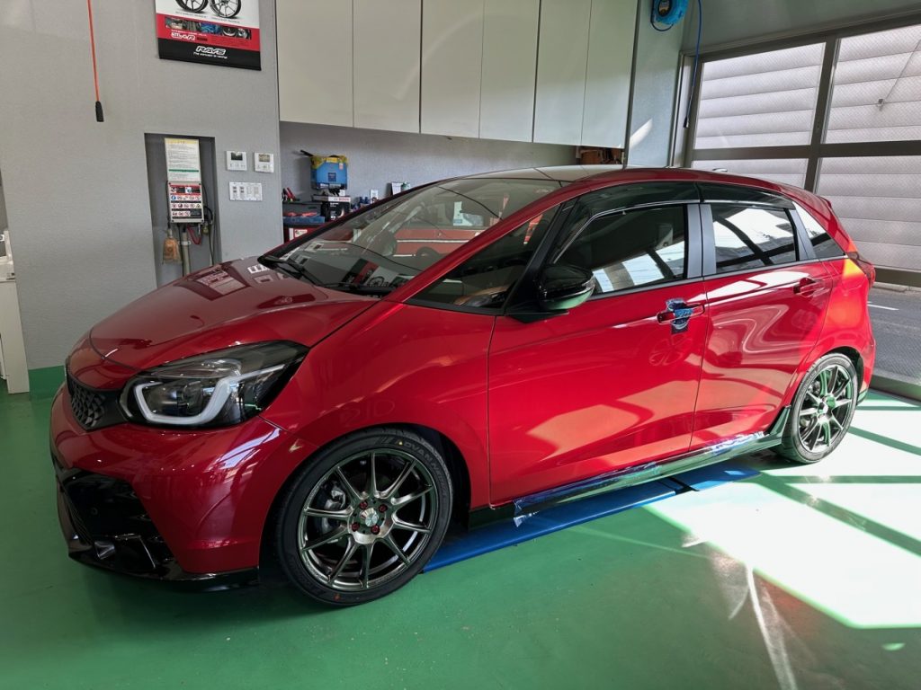 HONDA FIT e:HEV RS GR3 カスタム｜ZWECK(ツヴェック)は大切な愛車のメンテナンスからドレスアップコンプリートカーや良質の中古車販売までトータルなカーライフをサポートし ...