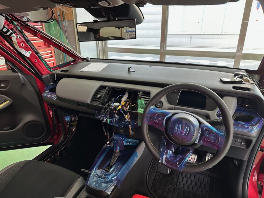 HONDA FIT e:HEV RS GR3 カスタム｜ZWECK(ツヴェック)は大切な愛車のメンテナンスからドレスアップコンプリートカーや良質の中古車販売までトータルなカーライフをサポートし ...